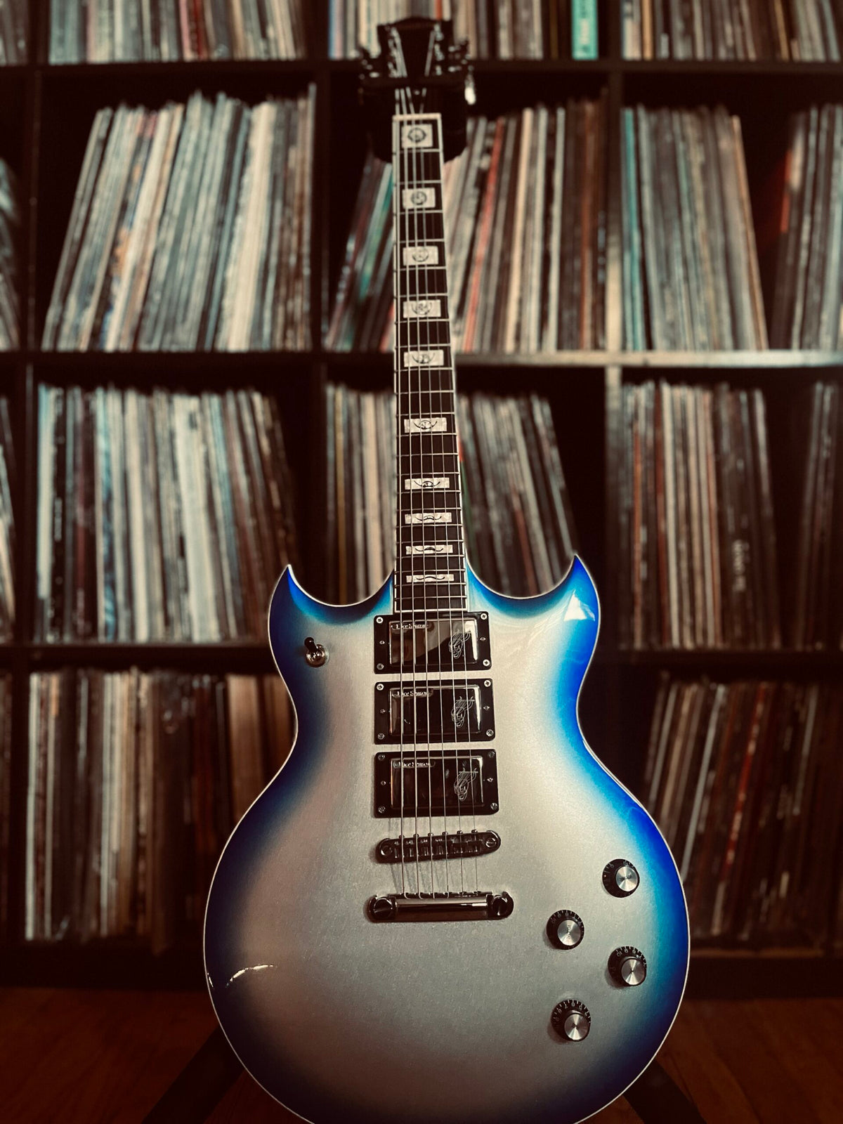 Woodrite Guitars Warlord Matt Pike Antarctican Burst w/hardcase — Pedal ...